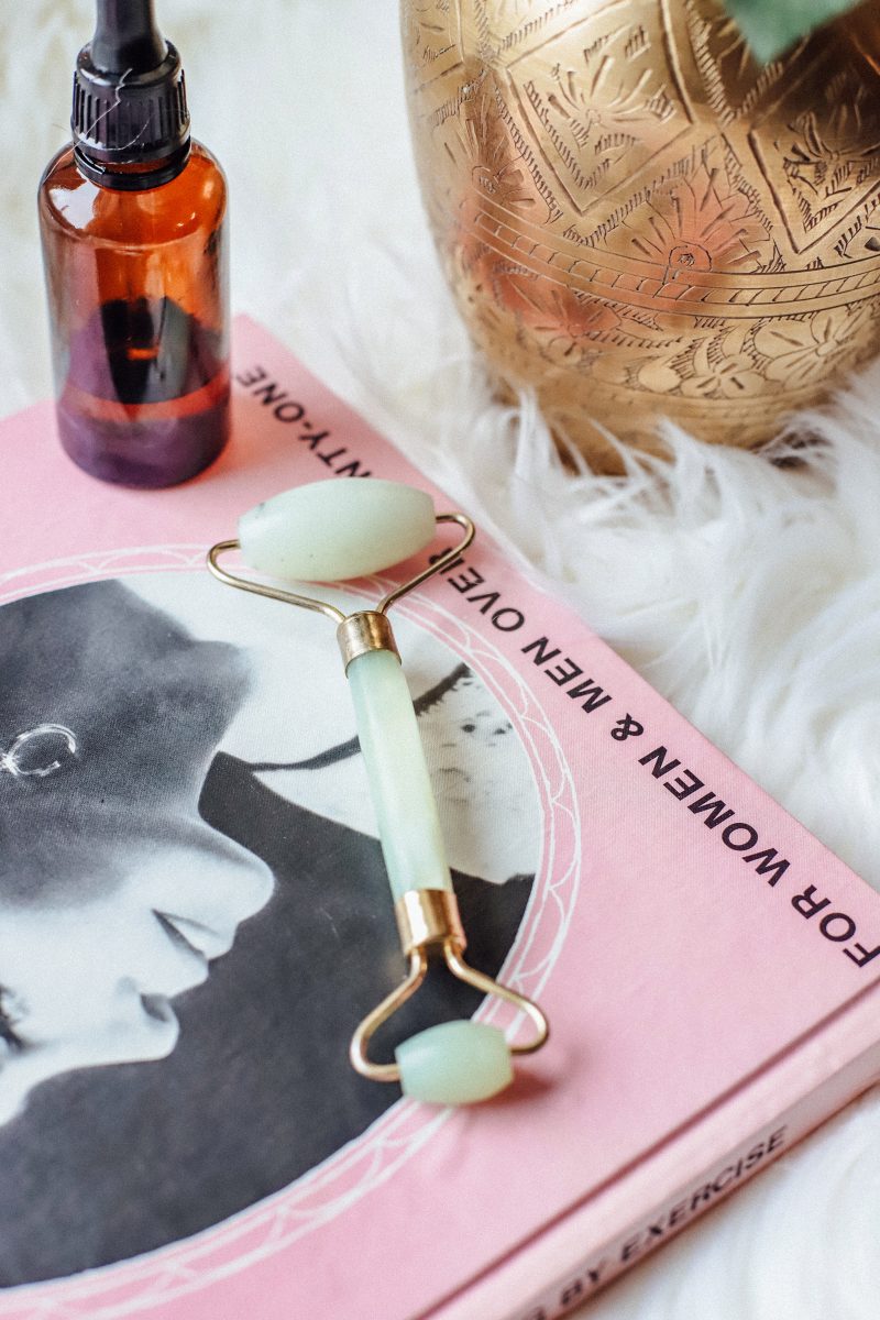 How To Use A Jade Roller - The Dandy Liar | Fashion & Style Blog